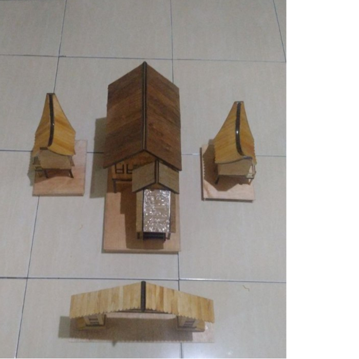 Jual Miniatur Rumah Kebesaran Kota Makasar Gapura Walasuji,Rumah Bola ...