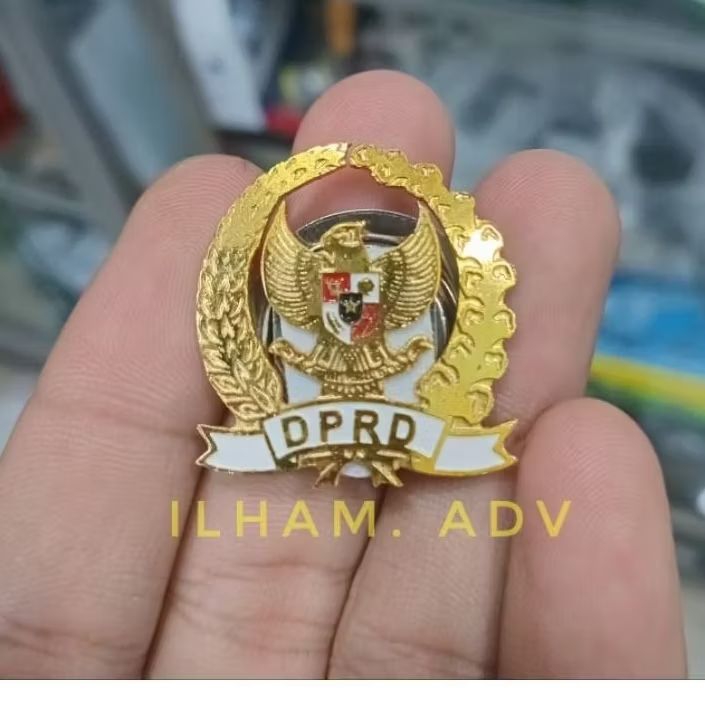 Jual pin DPRD padi kapas terbaru kuningan etching sepuh emas ~magnet ...
