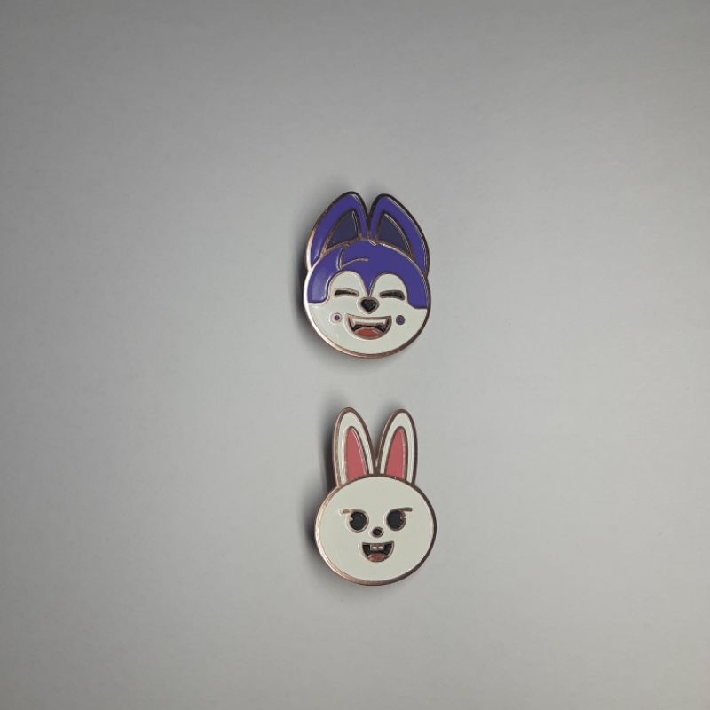 Jual Enamel Pin WolfChan leebit Skzoo Stray Kids | Shopee Indonesia