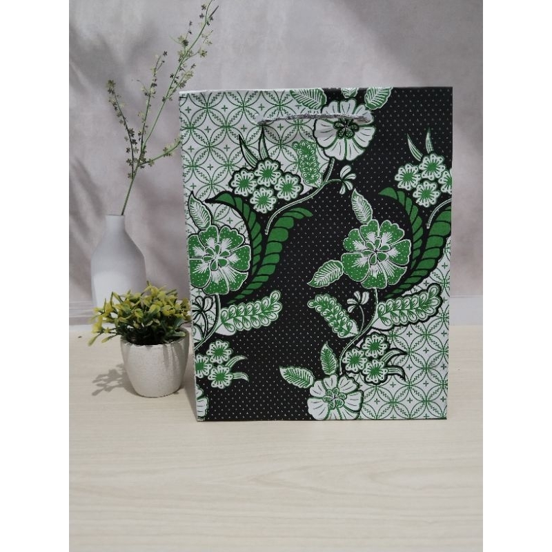 Jual PAPERBAG R6 BATIK PREMIUM 20X25 SOUVENIR | Shopee Indonesia