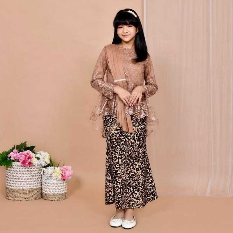Jual Satu Set Kebaya Anak Aurora Tille Selendang Dan Rok Duyung Batik ...