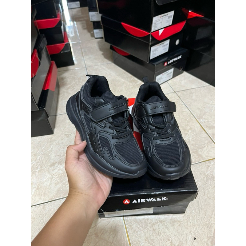 Jual Sepatu Airwalk kids full black / hitam sale 70% (BLAIN JR MONO ...