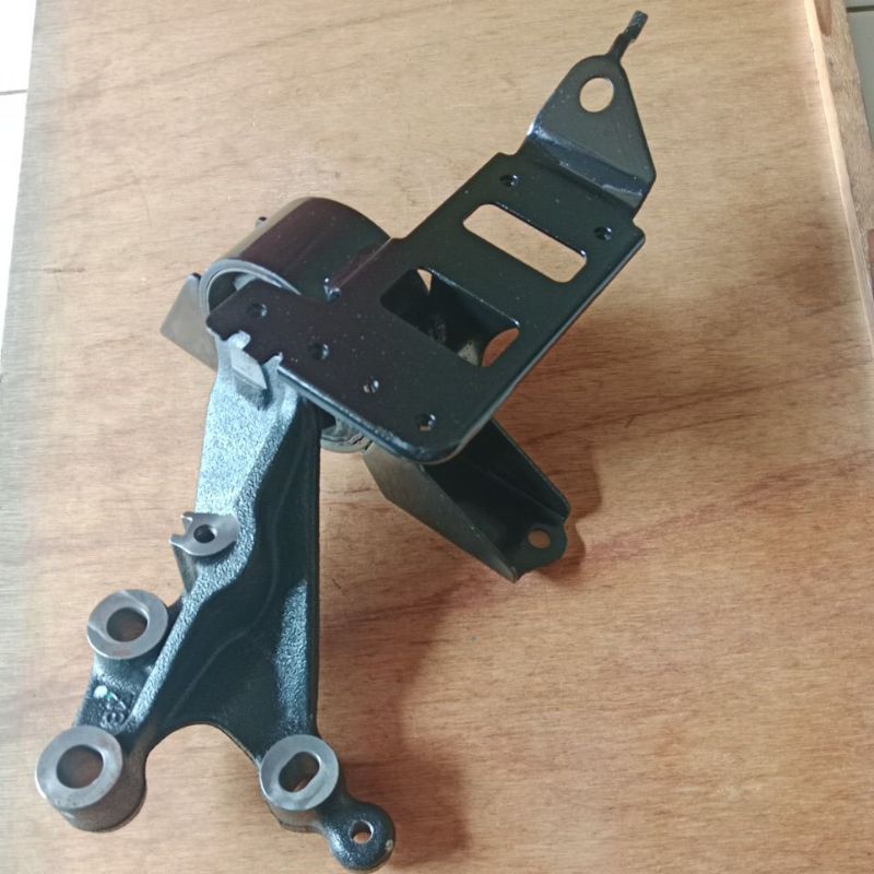 Jual Engine mounting kiri Agya Ayla 1000cc Manual Original | Shopee ...