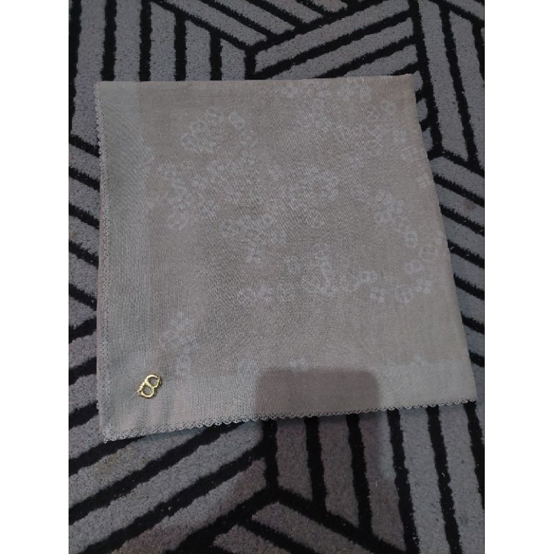 Jual Preloved Buttonscarves Monogram Scrumble Overchast (splibill ...