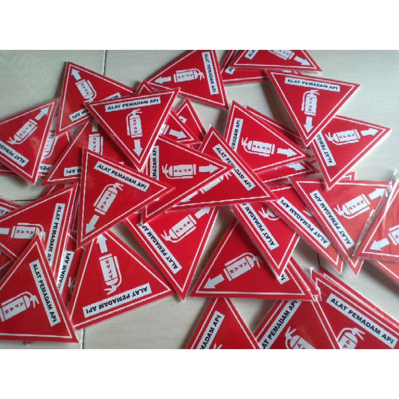 Jual APAR SEGITIGA AKRILIK UKURAN 20X17 CM & 15x15 cm | Shopee Indonesia