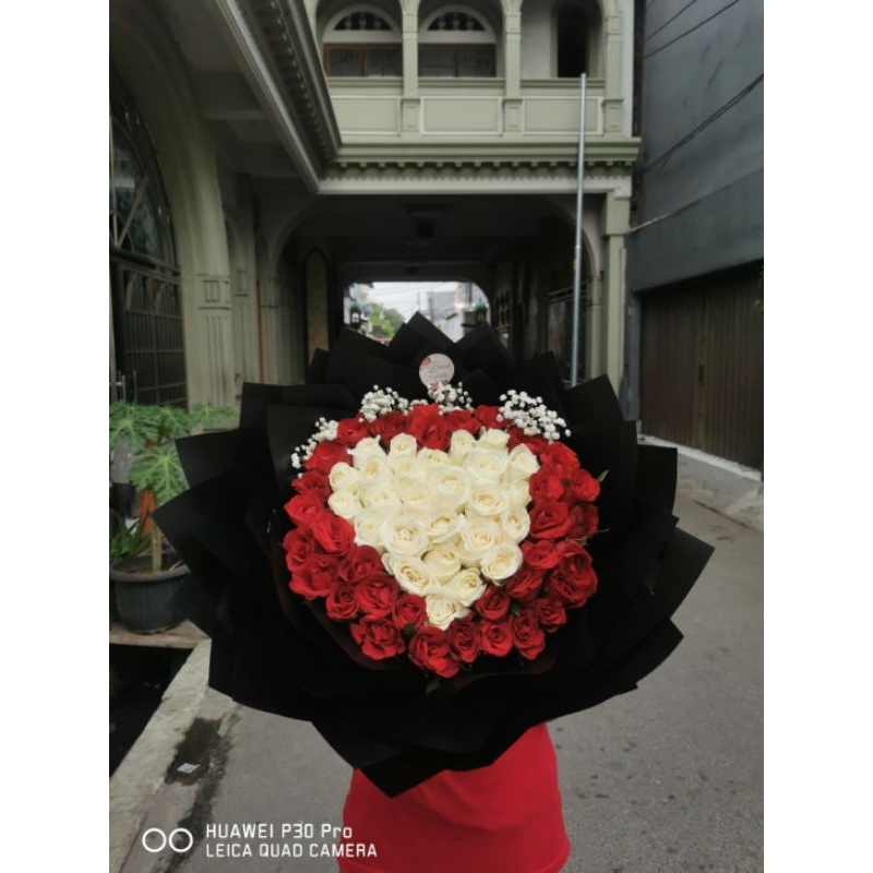 Jual BEINS - BUKET BUNGA MAWAR LOVE 60stem/ BUCKET MAWAR MERAH / BUCKET ...