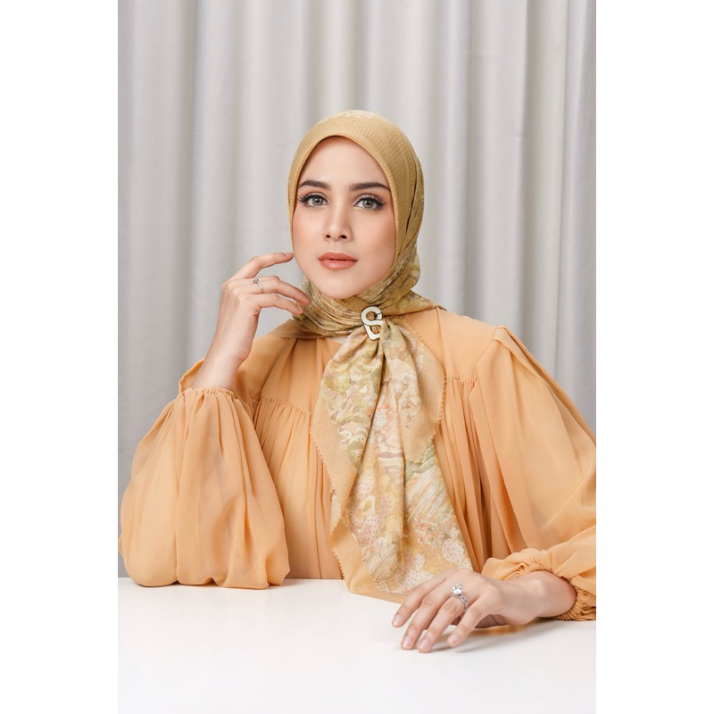 Jual BUTTON SCARVES - The Yucca Square (Savanna) | Shopee Indonesia