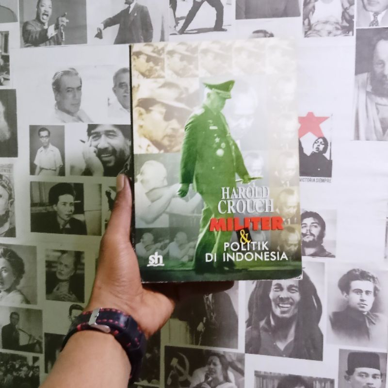 Jual Militer dan Politik di Indonesia | Harold Crouch | Dwi Fungsi ABRI ...