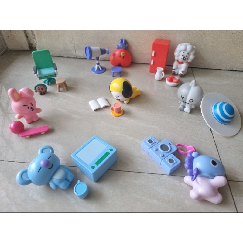 Jual ya mainan KFC chaki meal BT21 line friends Tata RJ Koya Van Mang ...