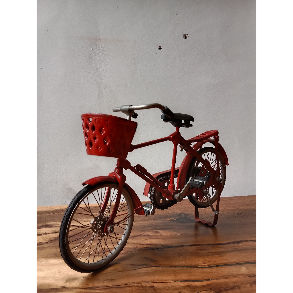 Jual hiasan miniatur sepeda merah keranjang unik | Shopee Indonesia