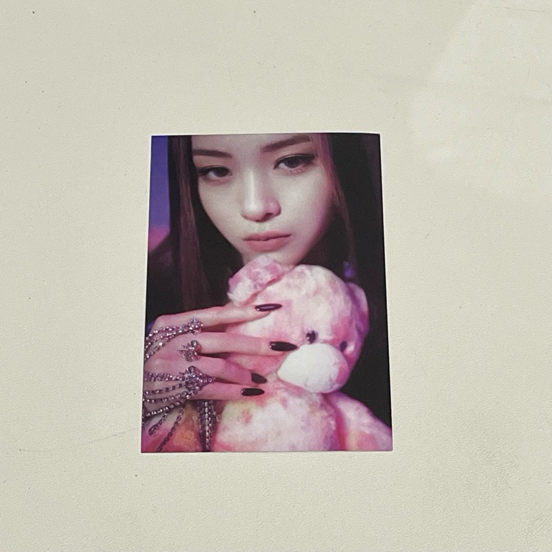 Jual shin ryujin itzy photocard pc guess who era benefit tower records ...