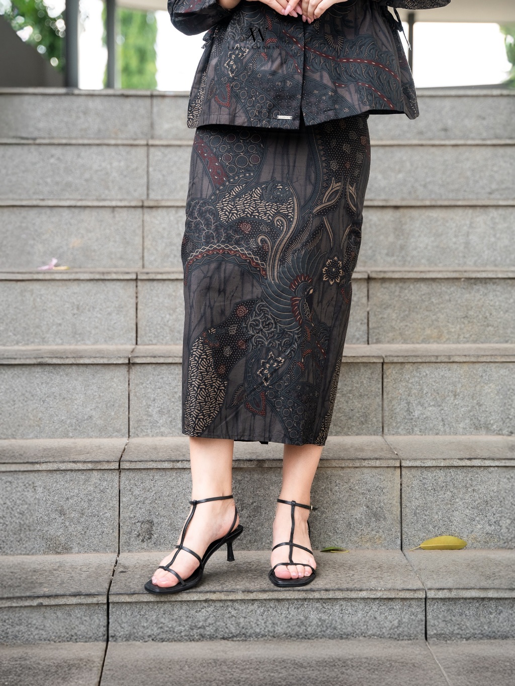 Jual Laskala x IVOR Tama Skirt Rok Batik Hitam Panjang | Shopee Indonesia