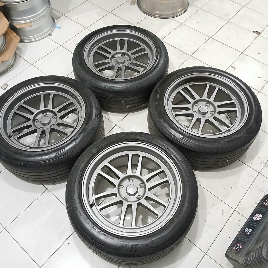 Jual Velg mobil bekas murah racing hsr r18 baut 5x114,3 buat innova chevrolet terios dll ...