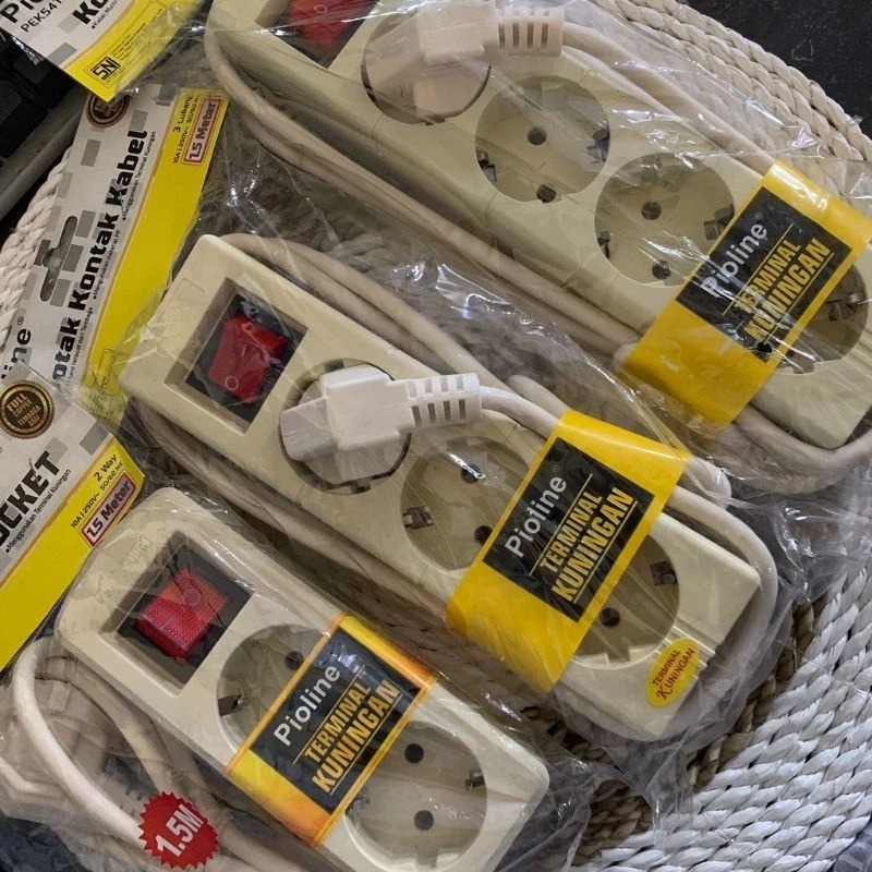 Jual Stop Kontak 3 & 4 Lubang + Panjang 1,5 Meter Colokan Cok Kabel Listrik SNI Pioline | Shopee ...