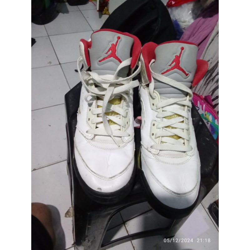 Jual Sepatu Basket Second Jordy Putih Merah | Shopee Indonesia
