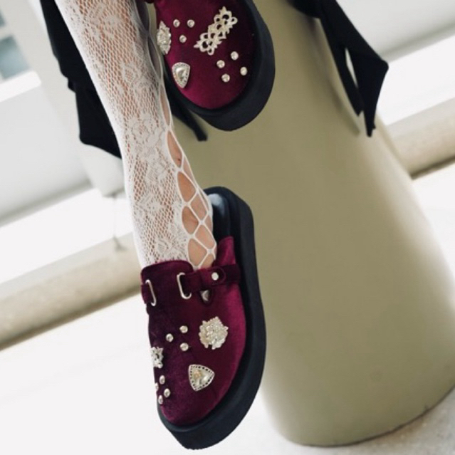 Jual Raitalexander - Bombom Velvet Maroon Sepatu Merry Jeans | Shopee ...