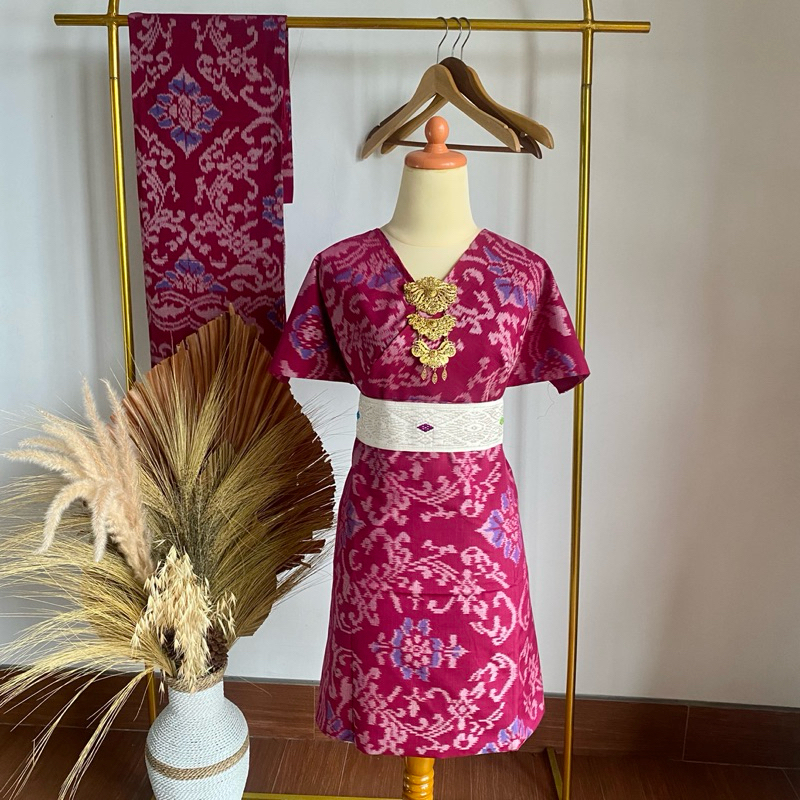 Jual KAIN TENUN ENDEK KHAS BALI MOTIF PATRA MERAH GRINGSING | Shopee ...