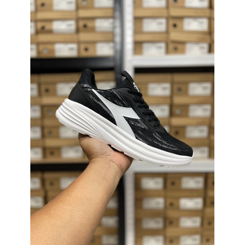 Jual SEPATU RUNNING PRIA DIADORA KIRTON BLACK DIAX240117B ORIGINAL BNIB ...