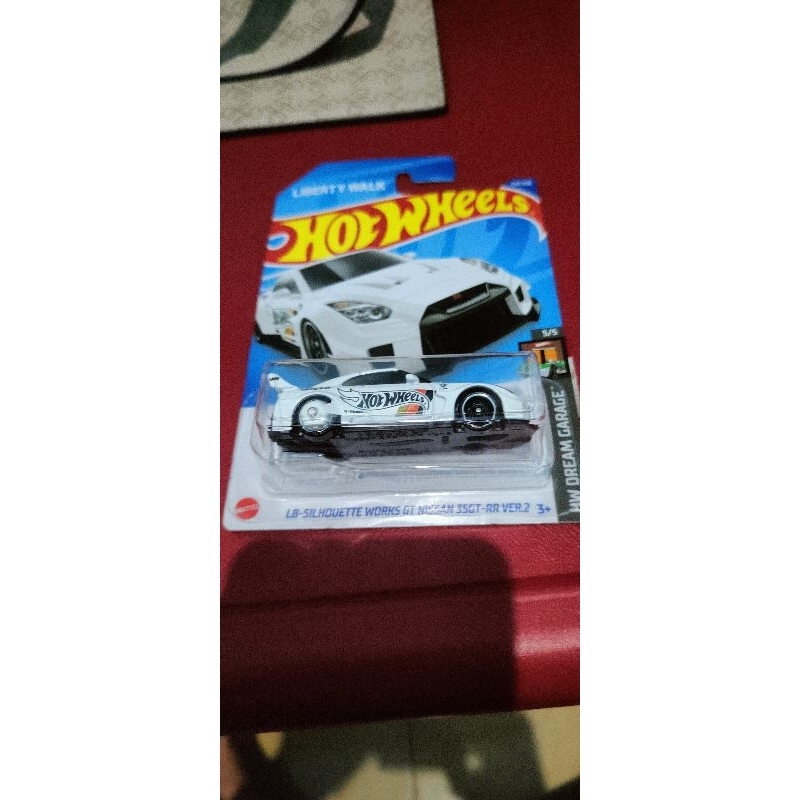 Jual Hotwheels Error' Nissan GT-R R35 LBWK Putih ada penutup velg bannya very rare | Shopee ...