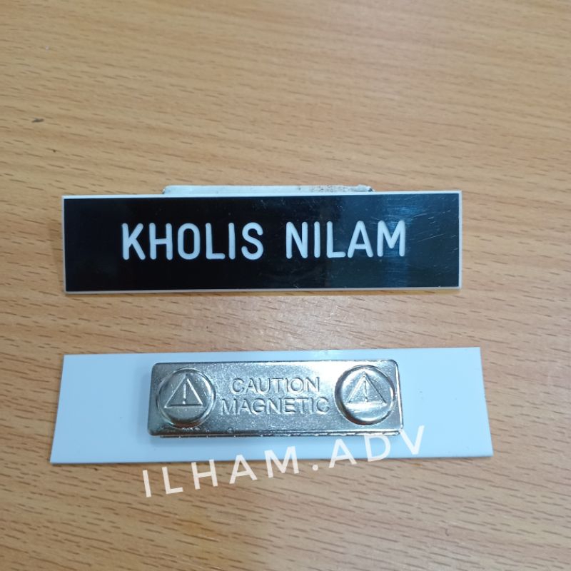 Jual papan Nama Grafir list putih name tag dada ~magnet | Shopee Indonesia