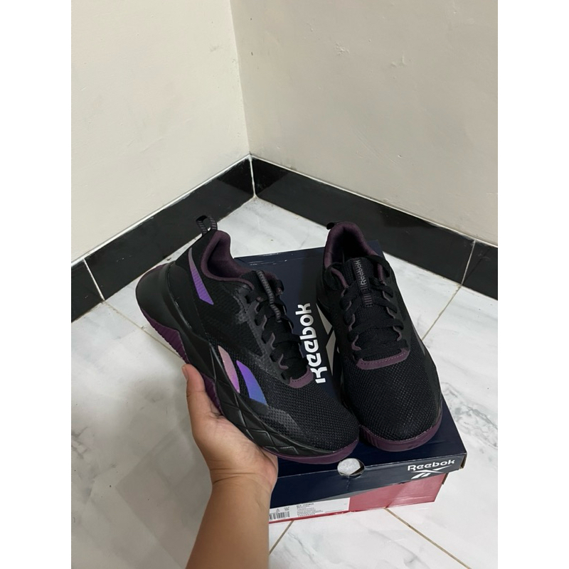 Jual Sepatu R women hitam list ungu sale 70% ukuran 37 (NFX Trainer ...