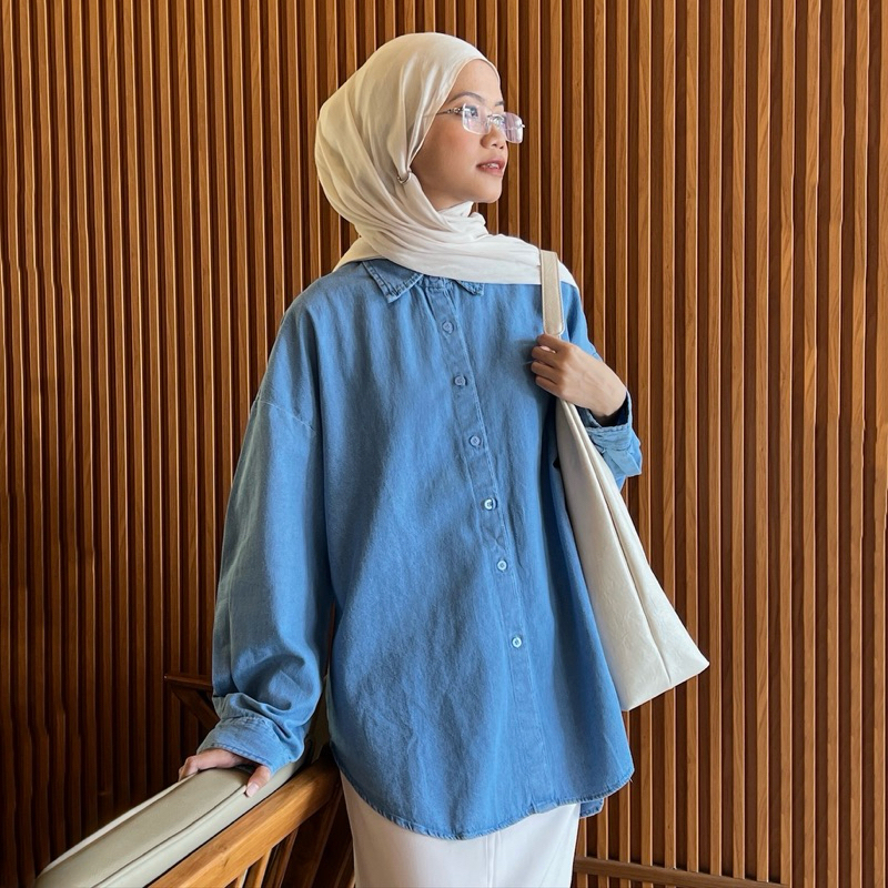 Jual Saudaree - Ivy Oversized Denim Shirt | Shopee Indonesia