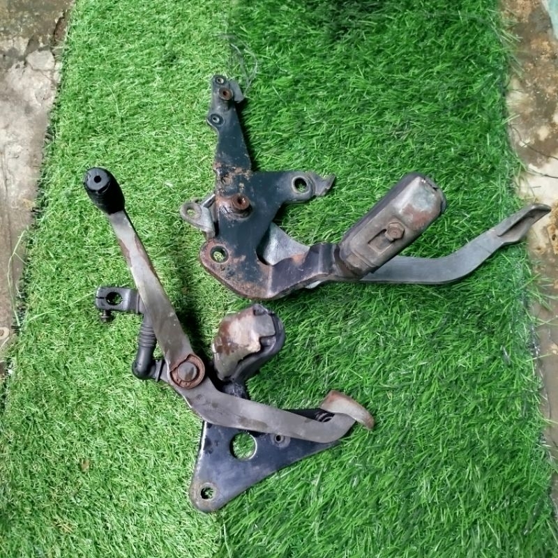 Jual footstep depan step depan pijakan kaki depan Honda CS1 Ori copotan ...