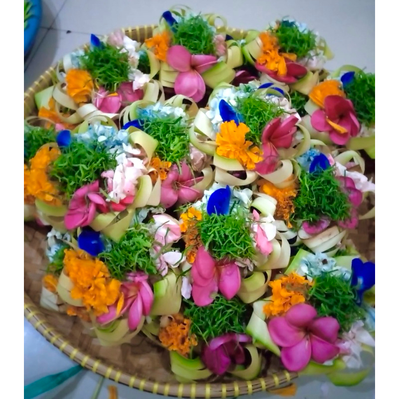 Jual Canang Sari untuk Sembahyang Hindu Bunga Segar | Shopee Indonesia