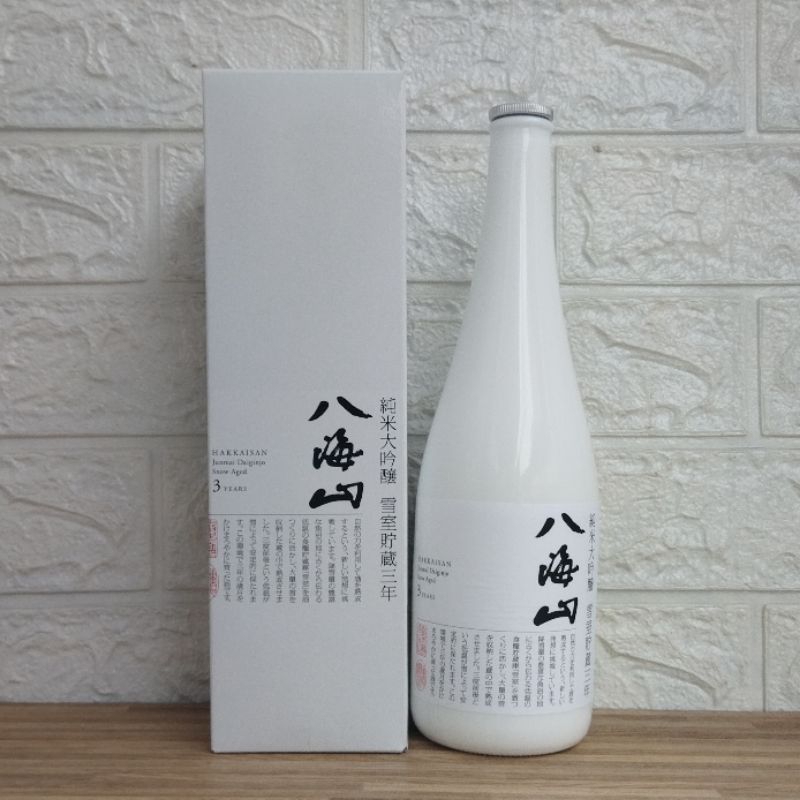Jual Botol Kosong Sake Hakkaisan Junmai Daiginjo Snow Aged + Box 720ml | Shopee Indonesia