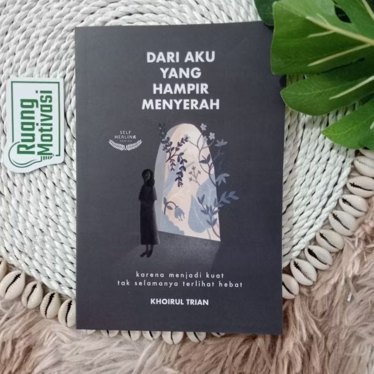 Jual Buku Dari Aku Yang Hampir Menyerah-Khoirul Trian | Shopee Indonesia
