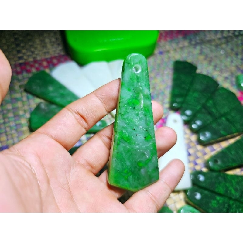 Jual KALUNG GIOK BUNGA HIJAU MUDA LIONTINE BATU BATU GIOK NEPHRITE JADE ...