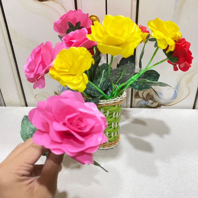 Jual Prakarya bunga mawar hias dari bungkus plastik kresek harga satuan ...