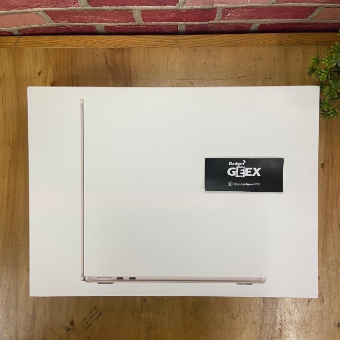 Jual New Macbook Air Chip M3 13 inch 16GB 256GB starlight Garansi resmi ...