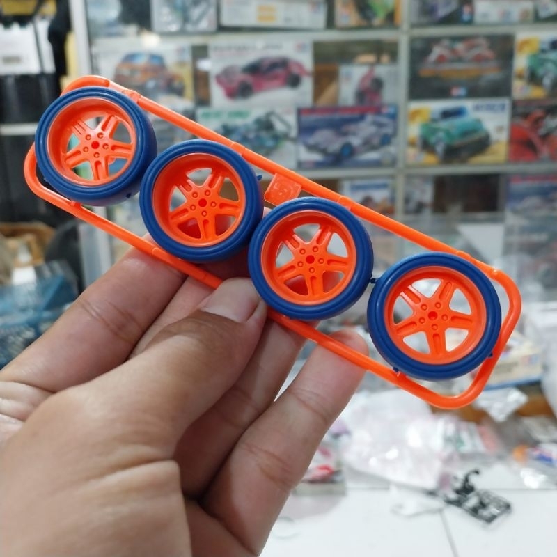 Jual BAN LARGE TAMIYA LOOSKIT LUPINE RACER 2 ( PELEK OREN BAN BIRU TUA ...