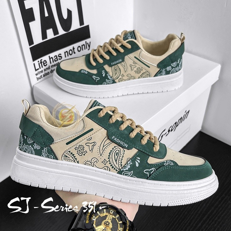 Jual Sepatu Costum Sneakers Pria Motif Batik Keren dan Trendy Buat ...