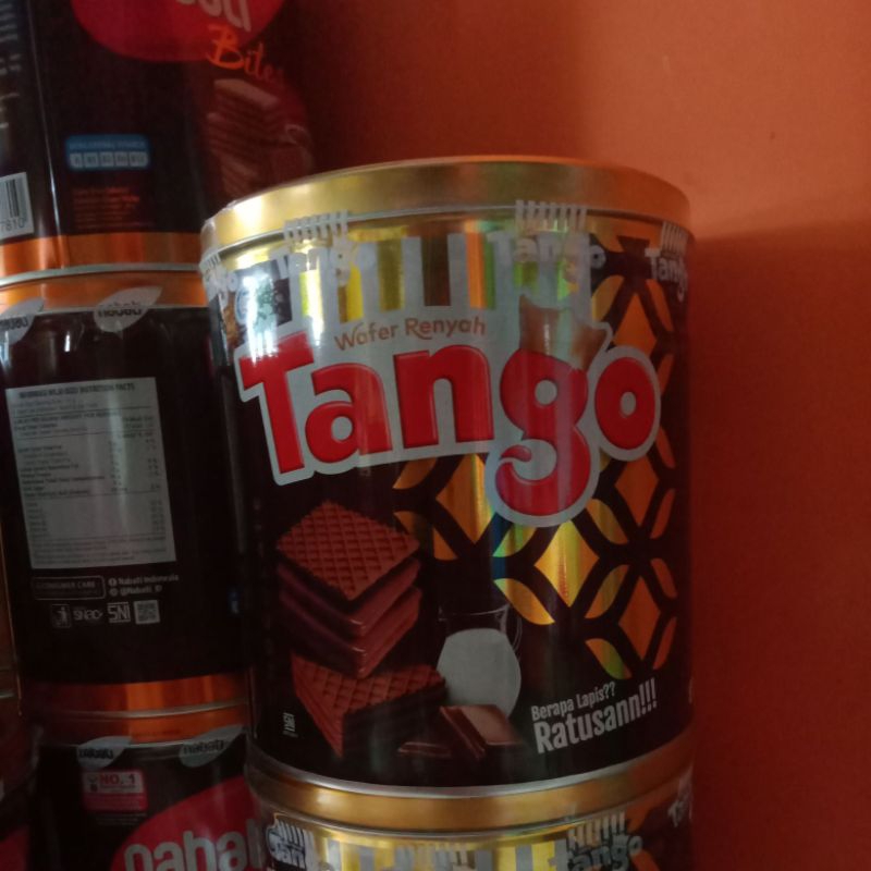 Jual TANGO WAFER CHOCOLATE KALENG 240g | Shopee Indonesia