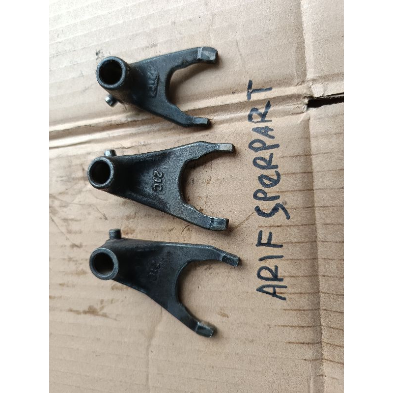 Jual shift fork capit udang transmisi cakaran rasio ratio transmisi ...