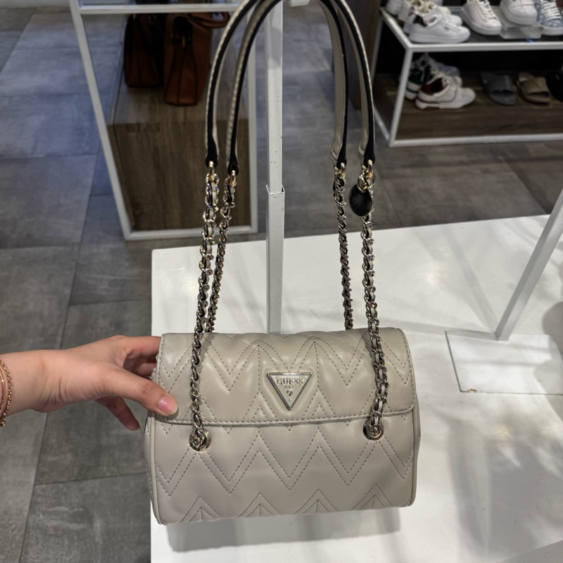 Jual Tas Guess Ori - EDA FLAP SHOULDER BAG F24 | Shopee Indonesia