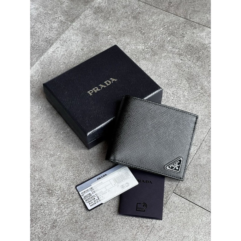 Jual Prada Triangle Logo Bifold Saffiano Wallet Black with Coin Slot ...