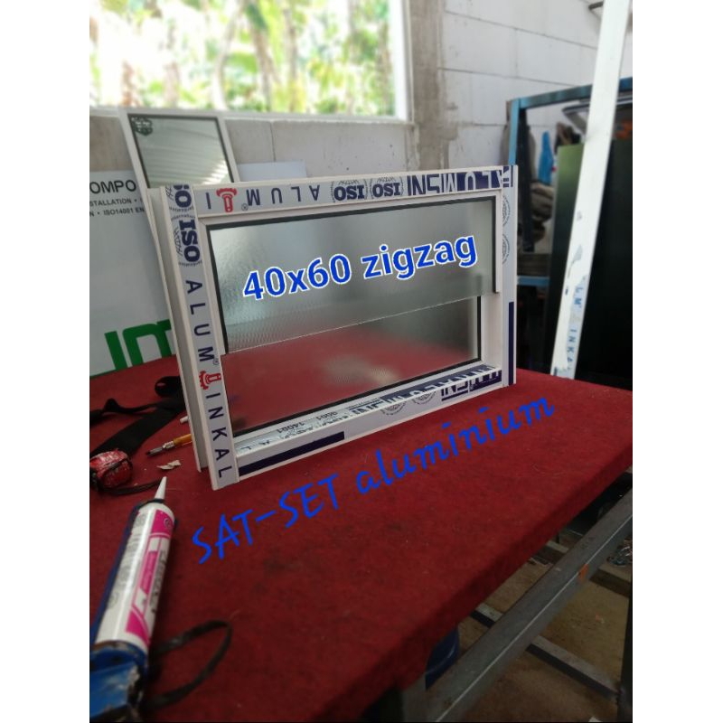 Jual jendela boven aluminium murah kaca mati zig zag free packing kayu ...