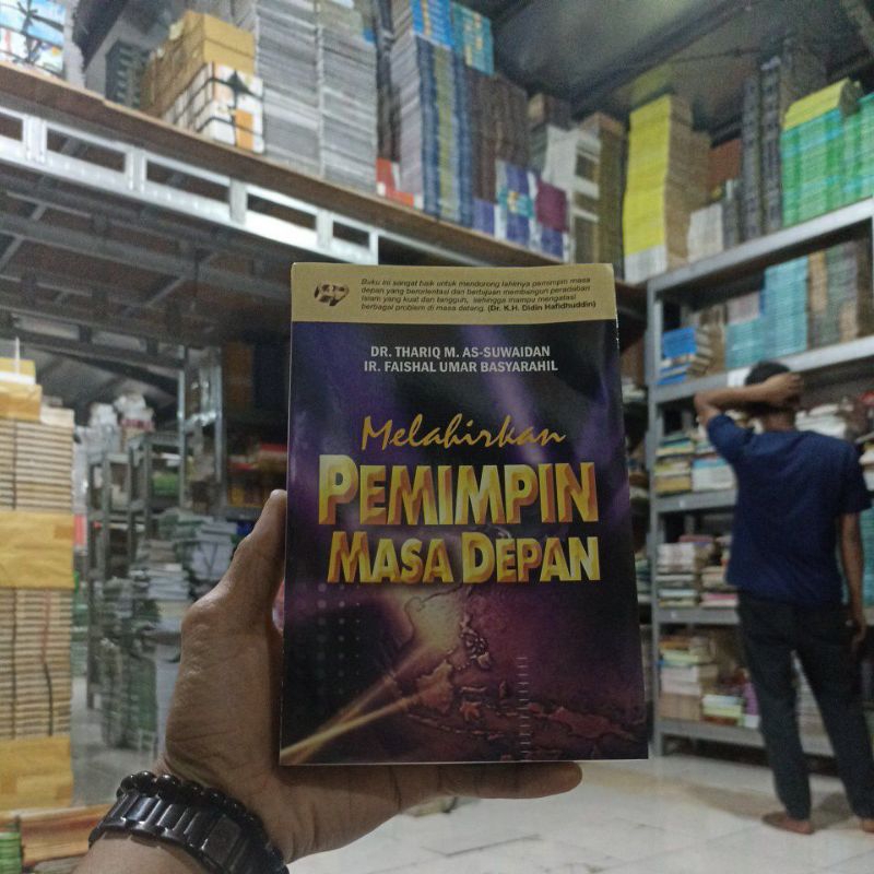 Jual BUKU PENGEMBANGAN DIRI / MOTIVASI ISLAMI / BACAAN INSPIRATIF / MELAHIRKAN PEMIMPIN MASA ...