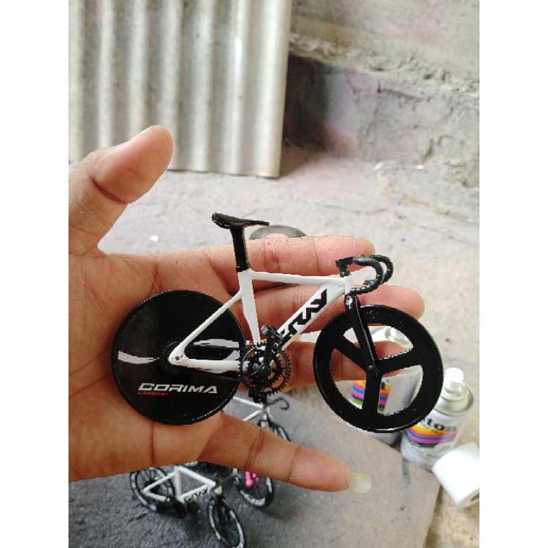 Jual miniatur fixie GRAY (velg wheel dop+ 3 spoke) | Shopee Indonesia