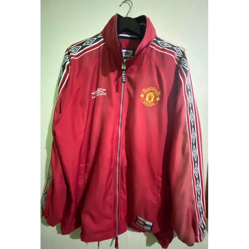 Jual Original Umbro pro training jacket Man united treble winner ...