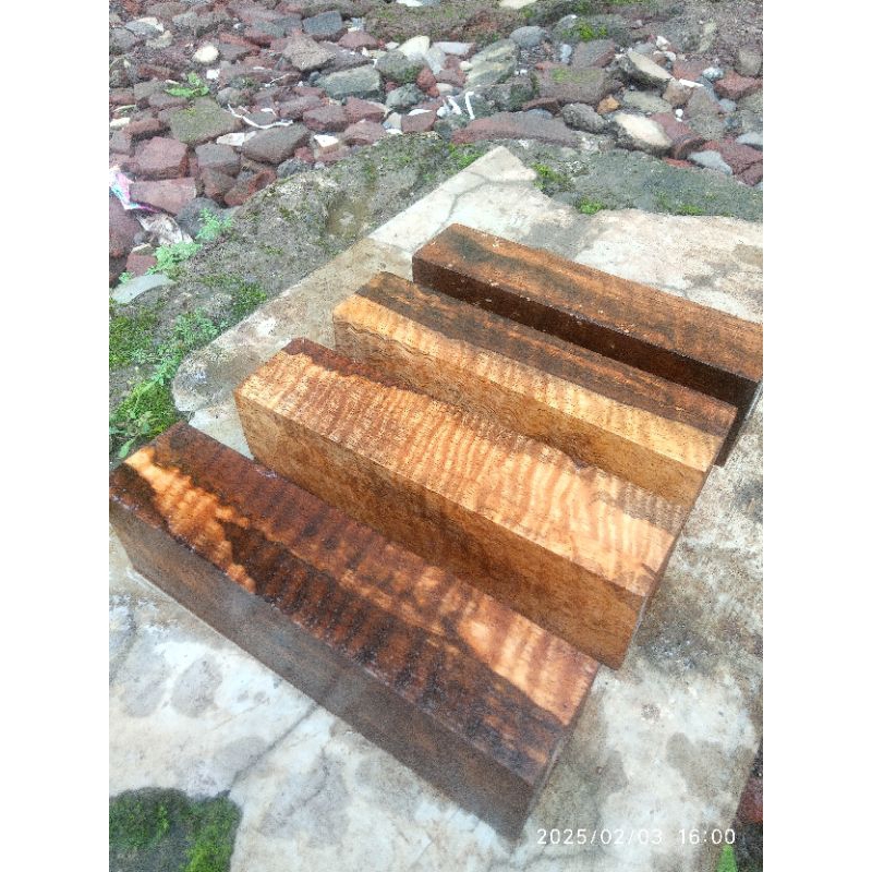 Jual kayu Carly atau keriting mangga balok ukuran 15x4x3cm | Shopee ...