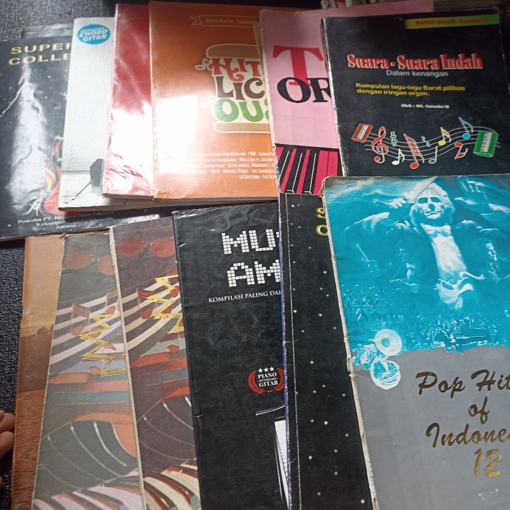 Jual BUKU MUSIK TOP HITS LOVE MEMORY LAGU DENGAN NOT ANGKA DAN CHORD ...