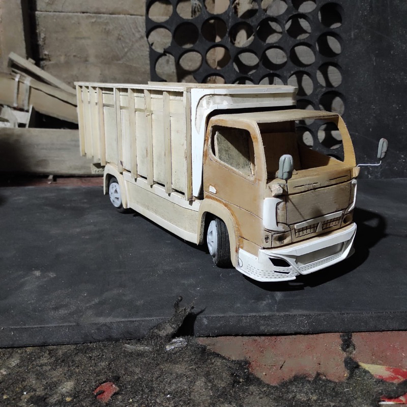 Jual Miniatur truk oleng Canter skala 14 ban spon sudah biisa belok ...