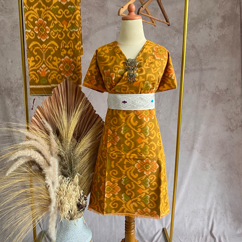 Jual KAIN TENUN ENDEK KHAS BALI MOTIF PATRA KUNING GOLD GRINGSING ...