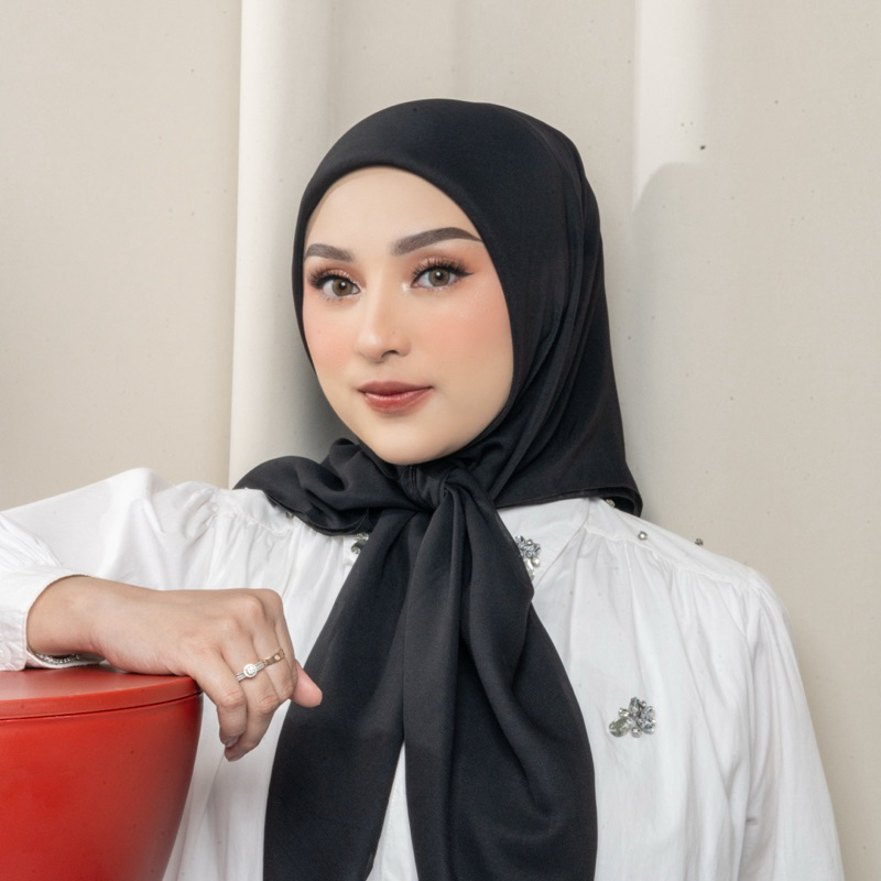 Jual Nathelabel - Poly Plain Paris Hijab Square (Hijab Segi Empat Poly ...