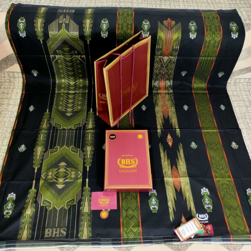 Jual SARUNG BHS EXCELLENT JGO GOLD BLACK SERIES | Shopee Indonesia