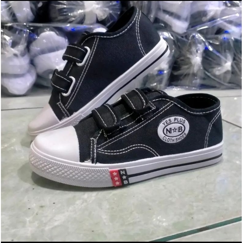 Jual sepatu sekolah bahan canvas prepet pendek | Shopee Indonesia